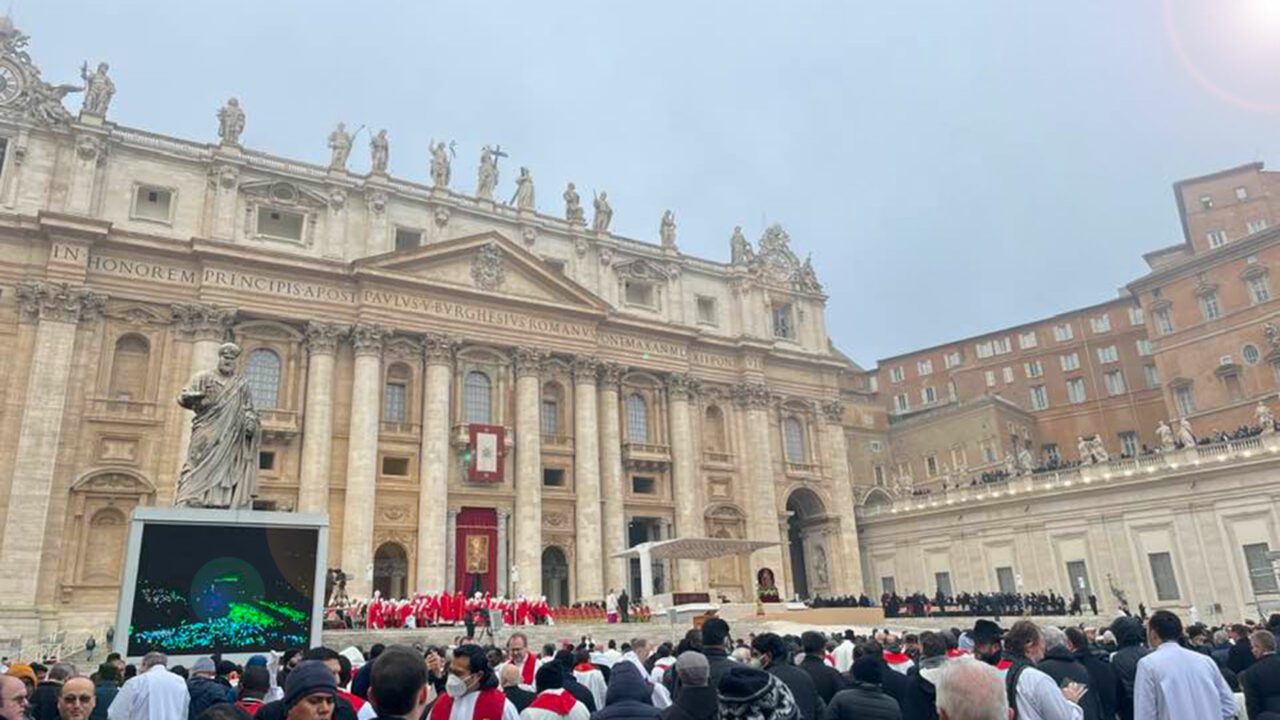 L'adieu au pape émérite Benoît XVI - Catholique 95
